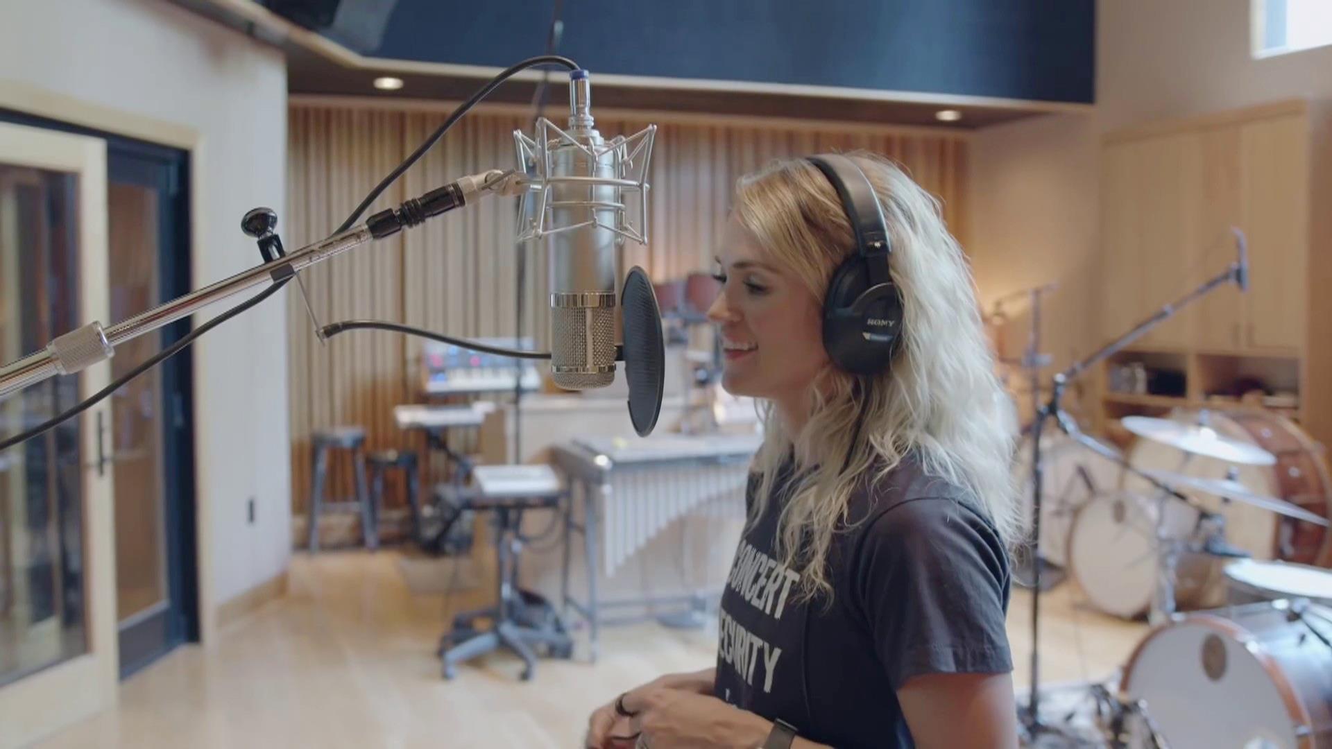 “Carrie Underwood & Son Isaiah Steal Hearts with ‘Little Drummer Boy ...