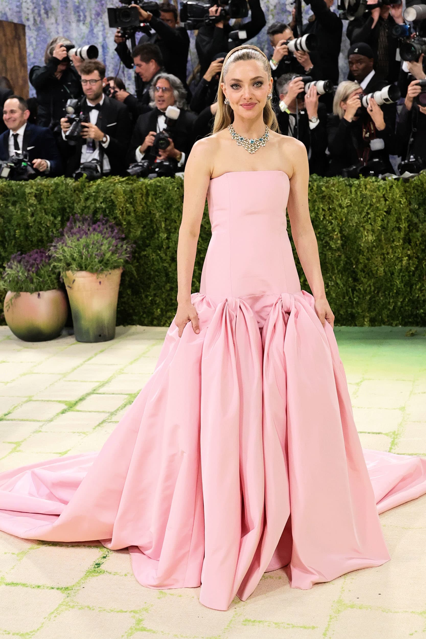 Met Gala 2026 Live Updates: Beyoncé, Blue Ivy, Rihanna and More Looks ...