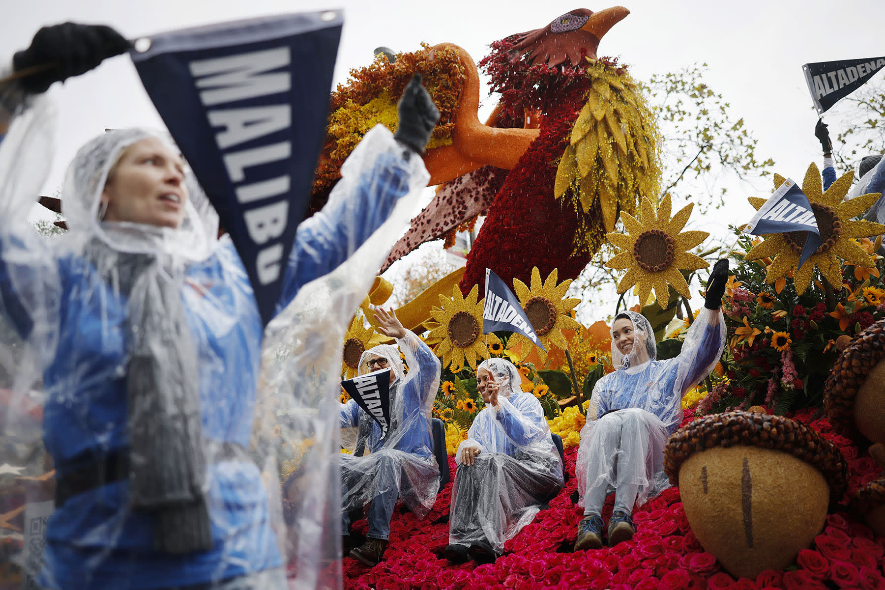 Rose Parade 2026 live updates: Floats, performances, and celebs ...