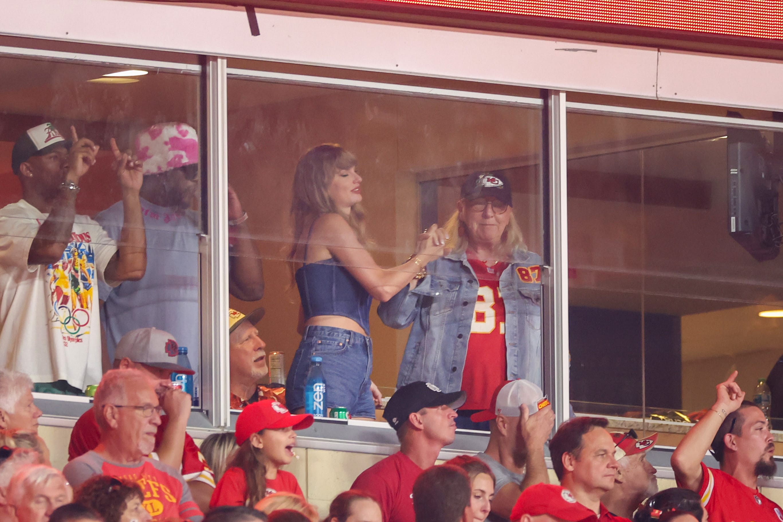 Chiefs Beat Ravens As Taylor Swift Watches At Arrowhead