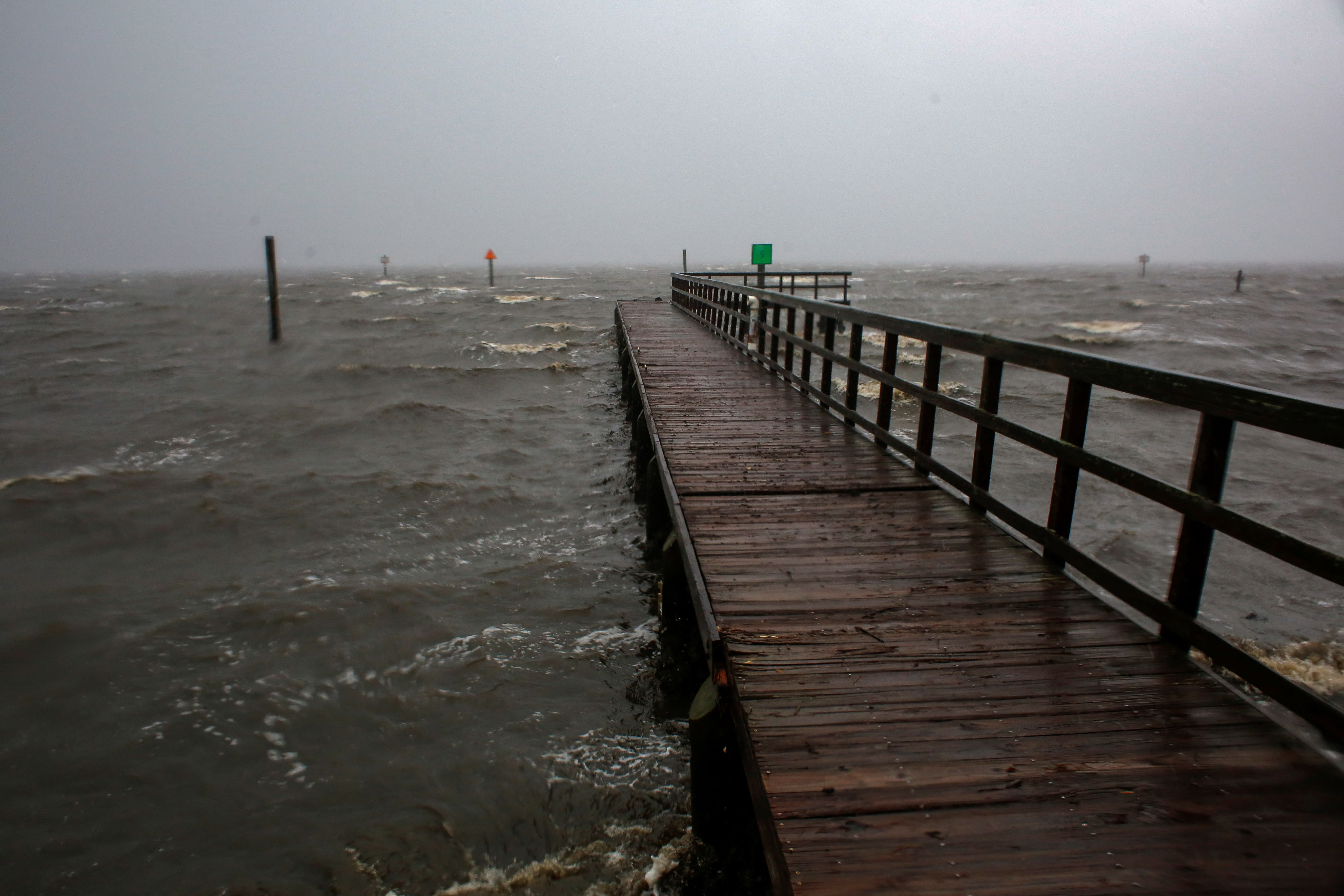 El huracán Milton golpea el centro de Florida con fuerte lluvias y deja ...