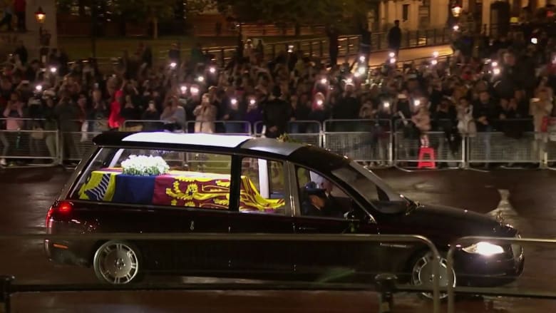Queen Elizabeth’s coffin arrives at Buckingham Palace