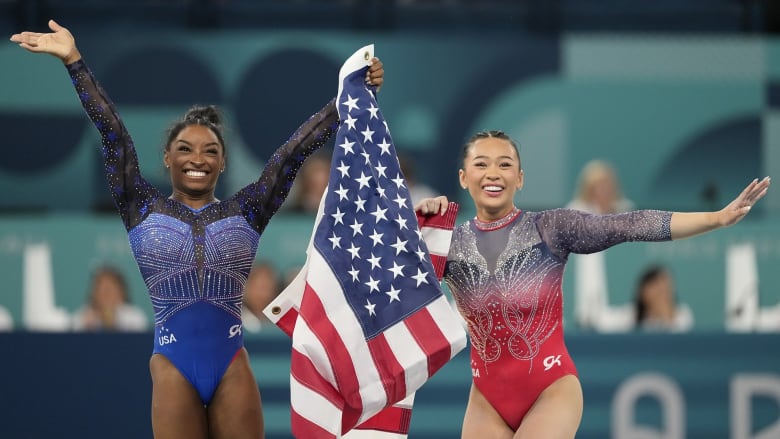 Olympics Gymnastics Final: Simone Biles, Suni Lee Accept Gold, Bronze ...