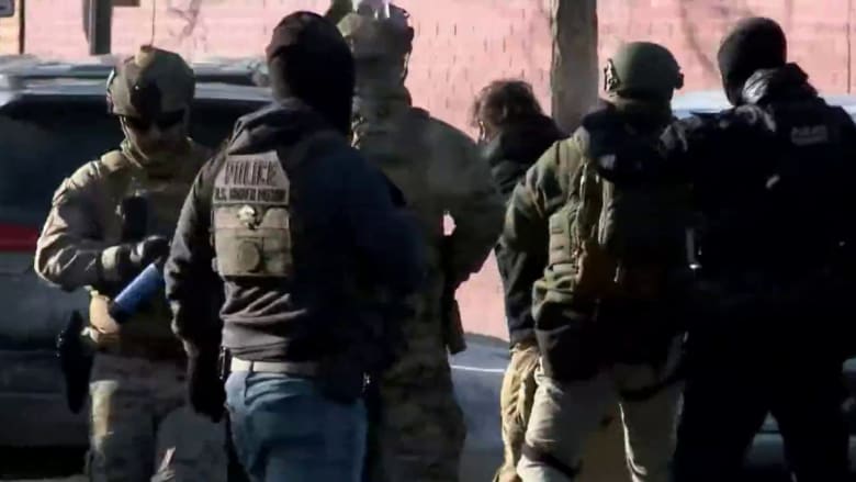 Witness videos complicate federal accounts of Alex Pretti shooting
