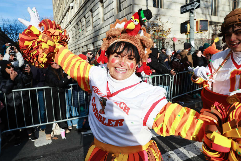 Macy’s Thanksgiving Day Parade 2025 live updates: See photos from NYC ...