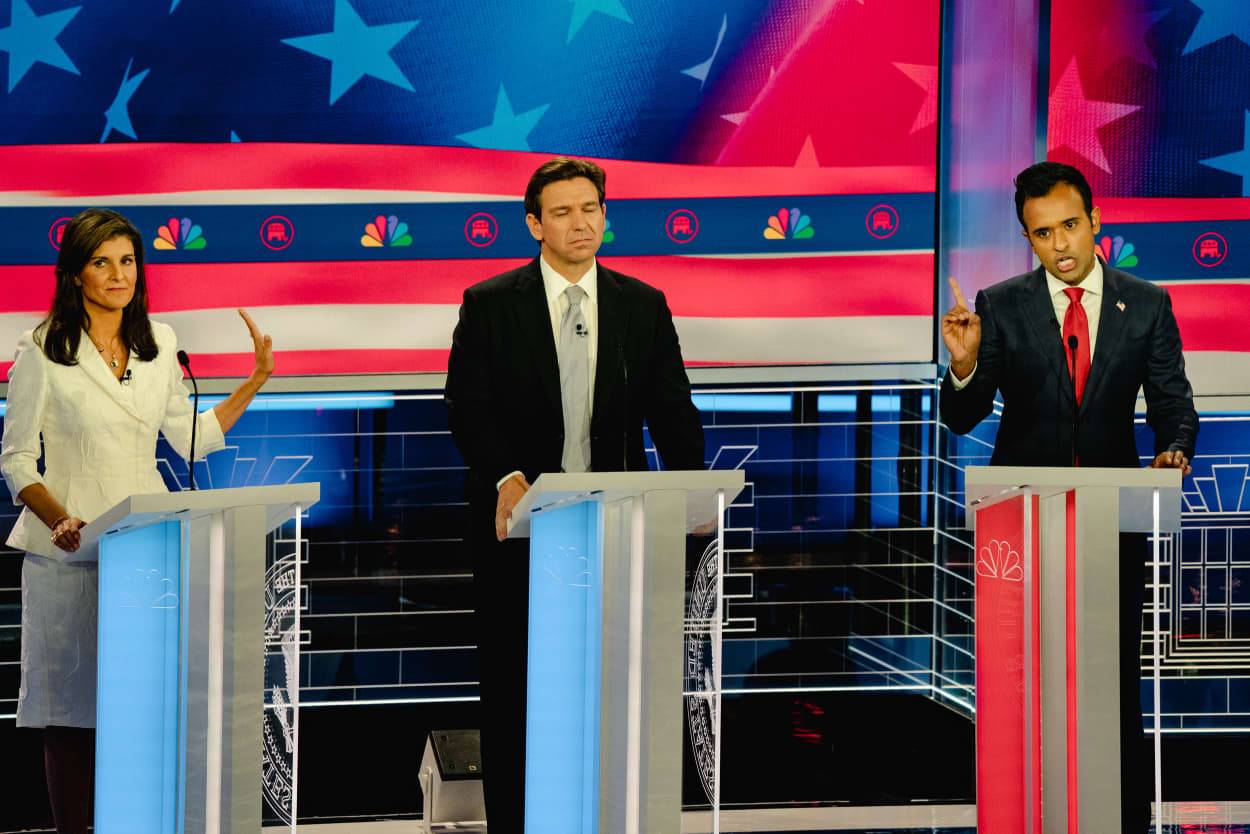 DeSantis ataca a Trump en su primera respuesta