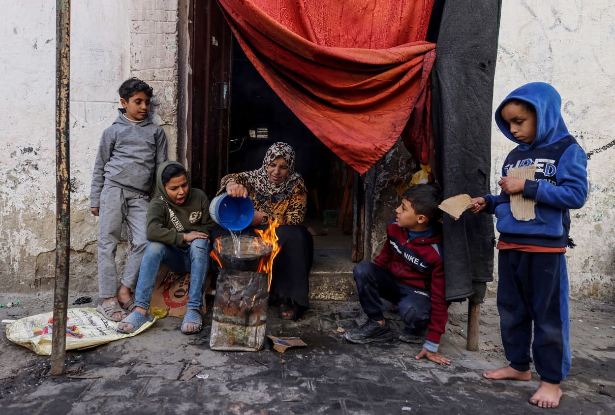 Israel-Hamas war live updates: U.N. passes Gaza aid resolution as U.S ...