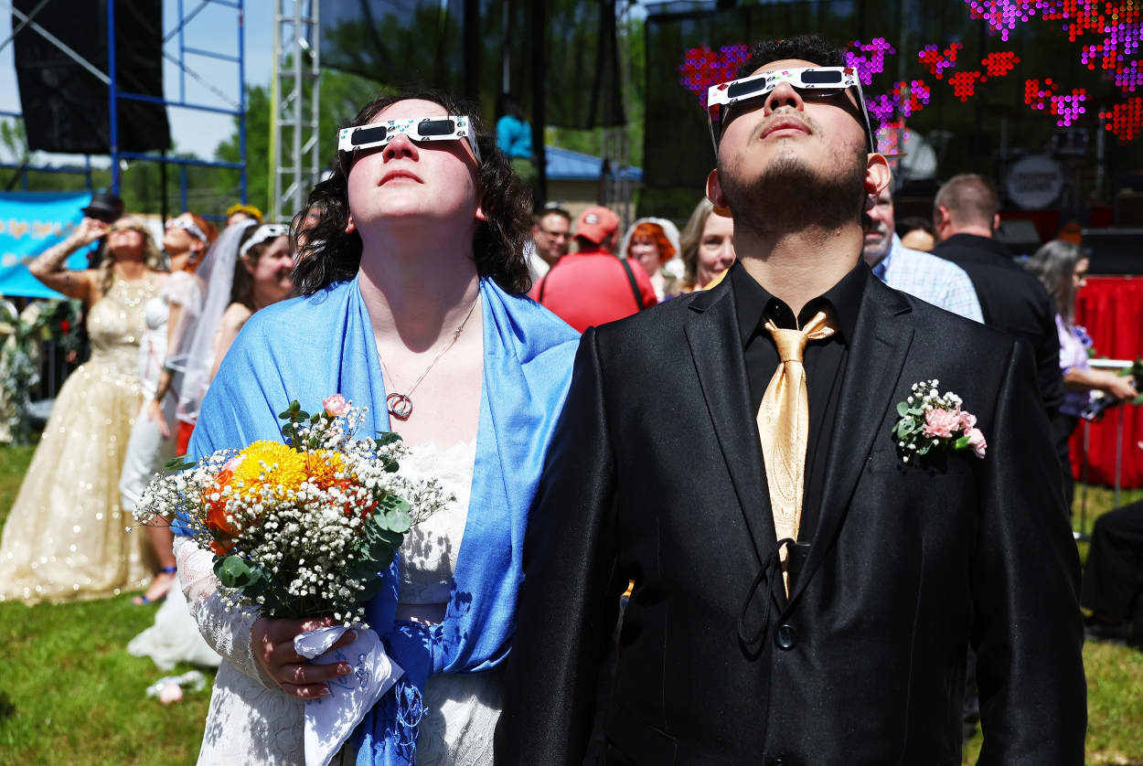 2024 total solar eclipse: When to watch today, how to view it safely ...