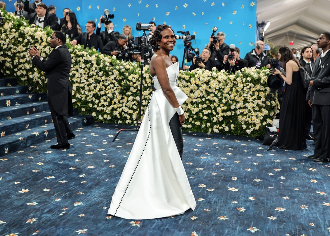 Met Gala 2025 red carpet highlights: Rihanna, Kim Kardashian, Cardi B ...