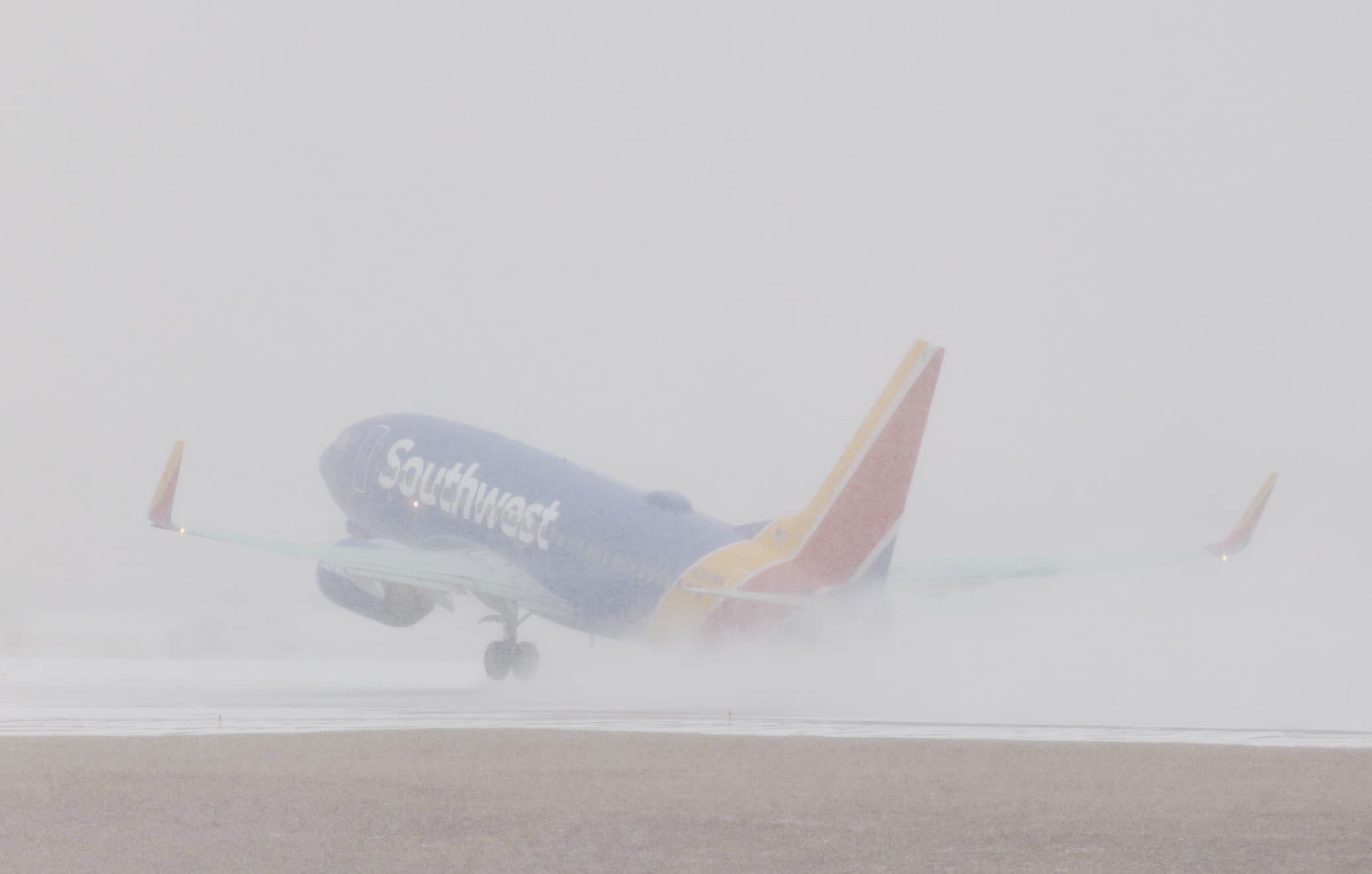 Winter storm live updates: Heavy snow and ice persist across Midwest ...