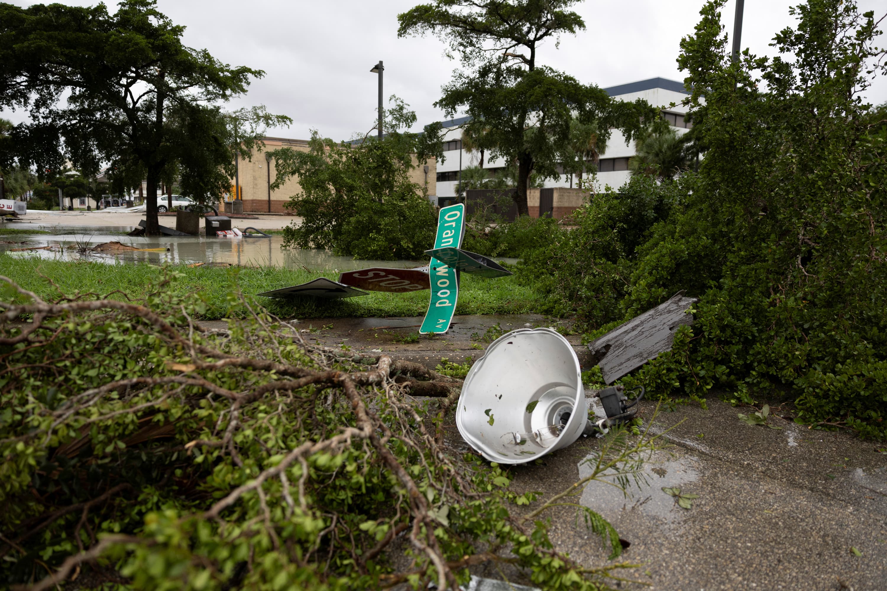 El huracán Milton golpea el centro de Florida con fuerte lluvias y deja ...