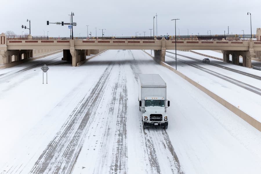 Winter storm live updates: Heavy snow and ice persist across Midwest ...