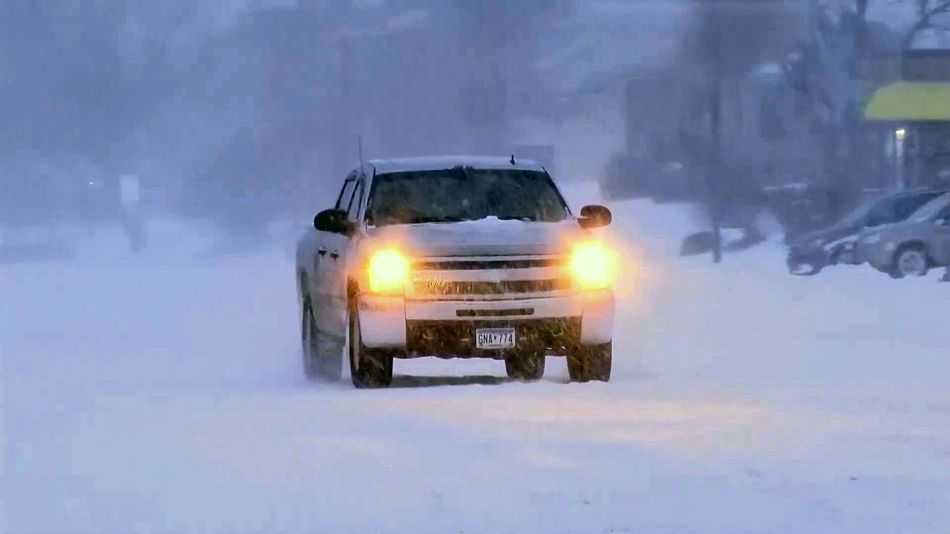 Parts of Midwest get a foot of snow in early winter storm