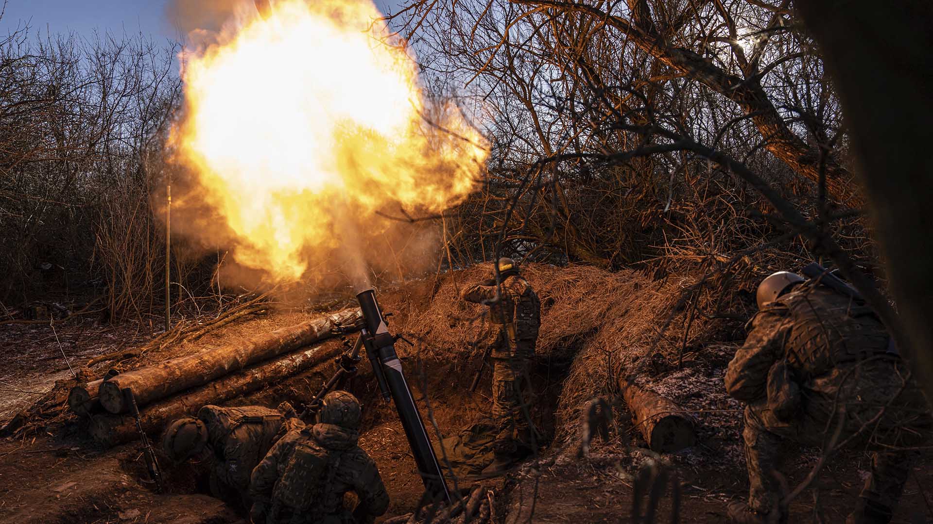 Video shows Ukrainian mortar team targeting Russian positions near Bakhmut