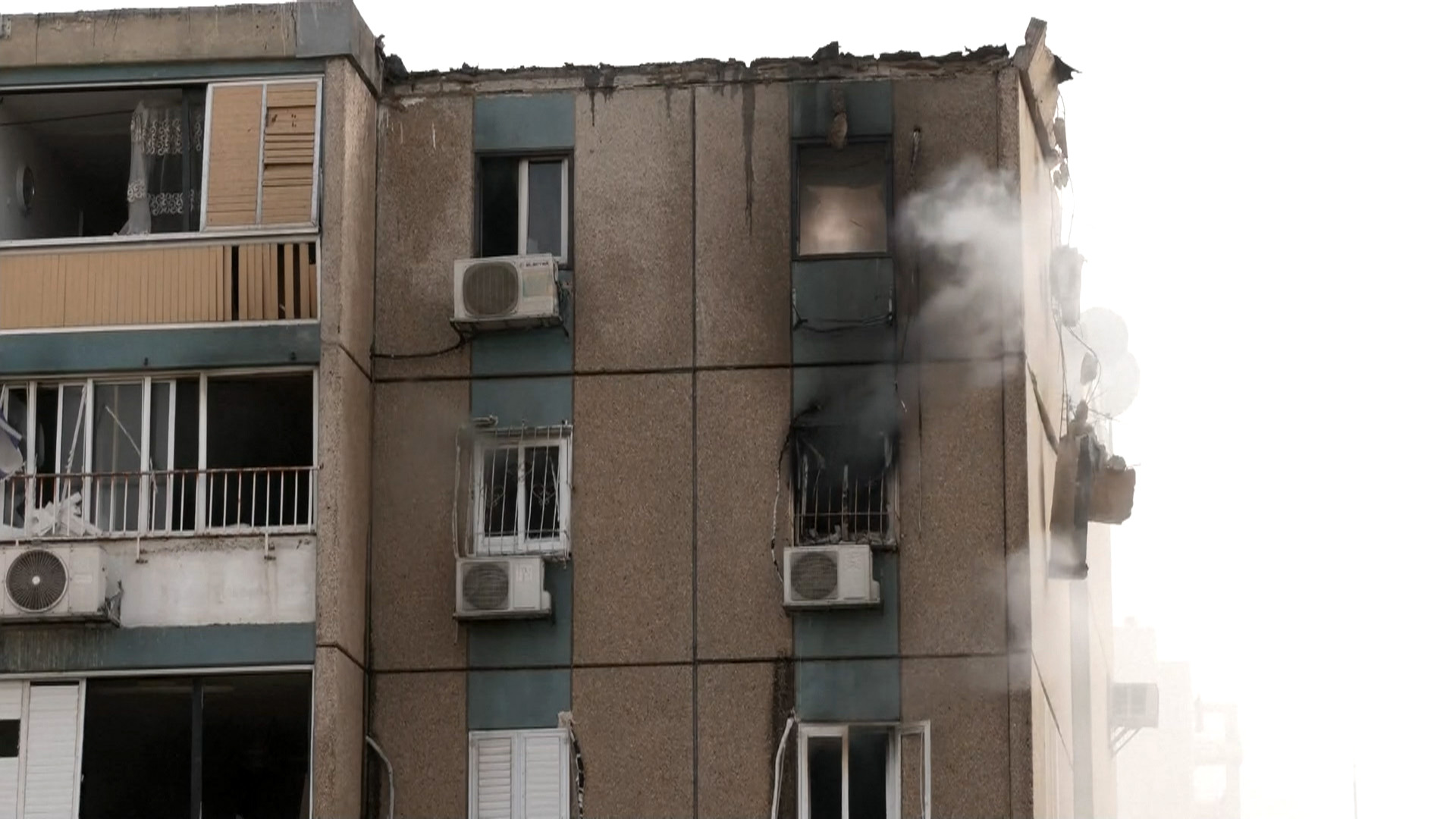 3 injured by rocket strike on Tel Aviv apartment building, medical ...
