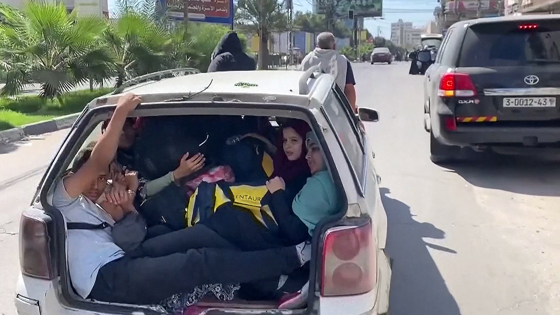 WATCH: Residents of Gaza City pack into vehicles and head south after ...
