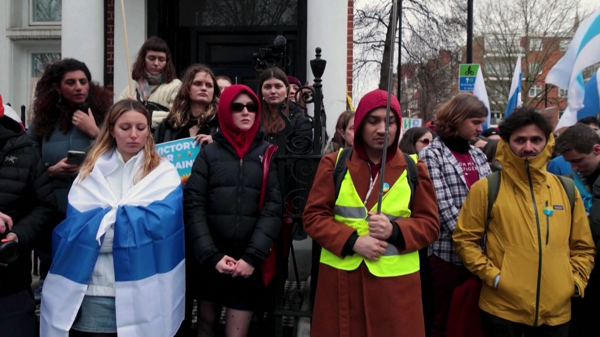 Several hundred protest in London against the war in Ukraine