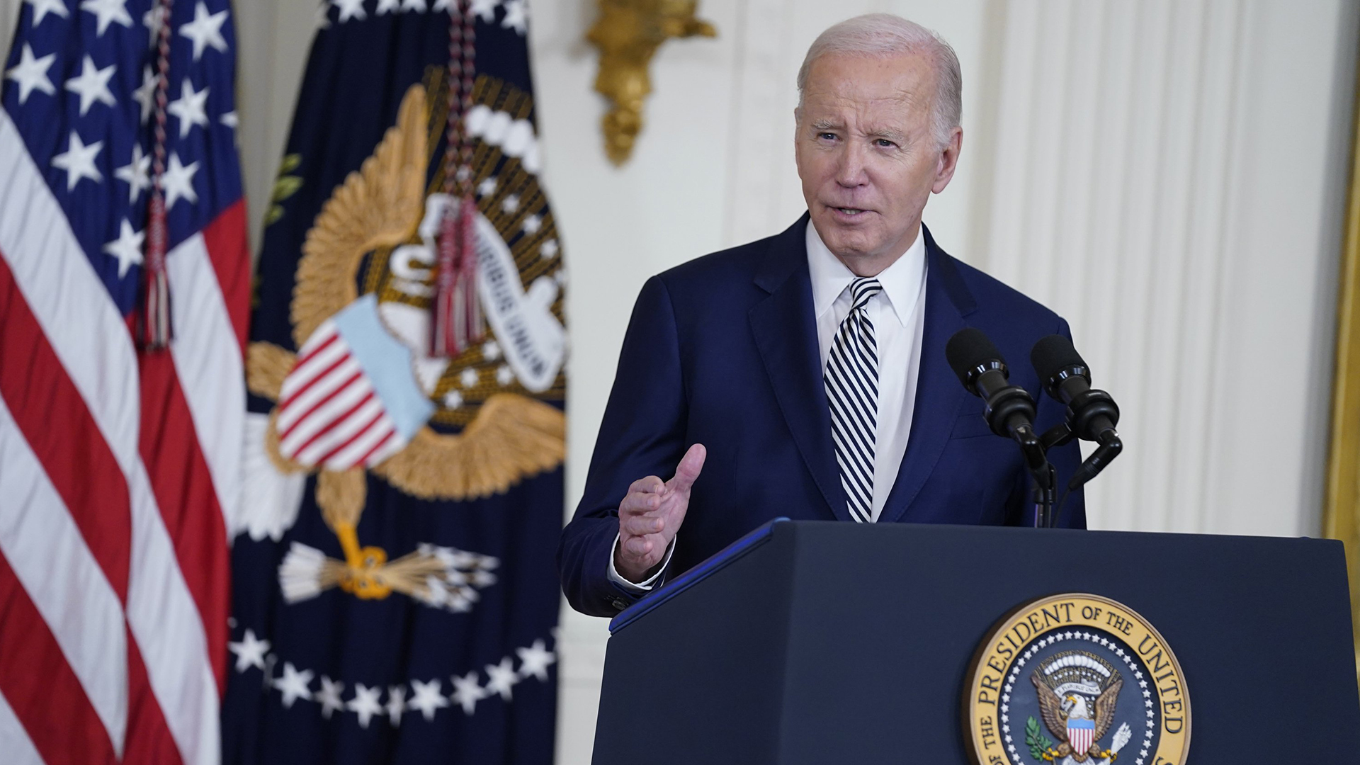 Biden delivers remarks at Gridiron dinner