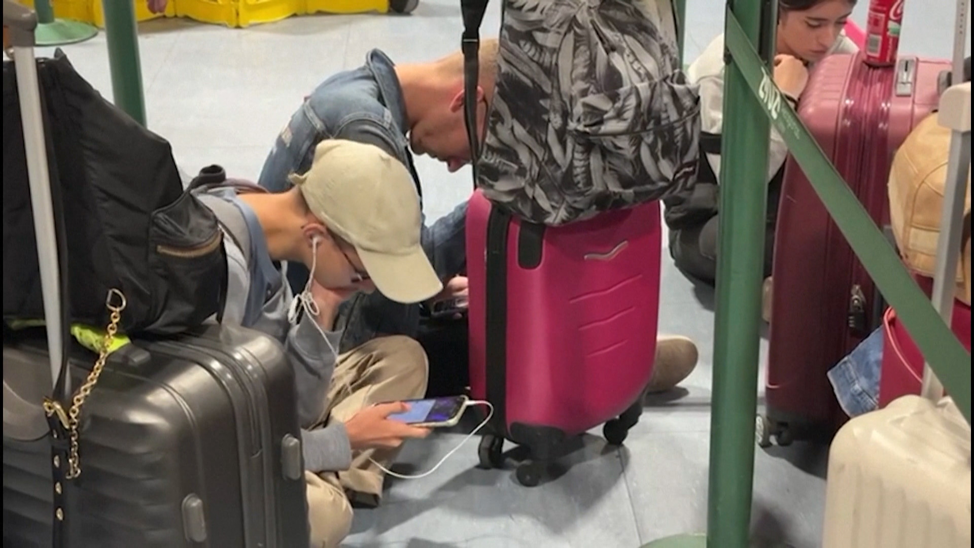 Major computer outage could impact 911 services but 'is not a cyberattack'