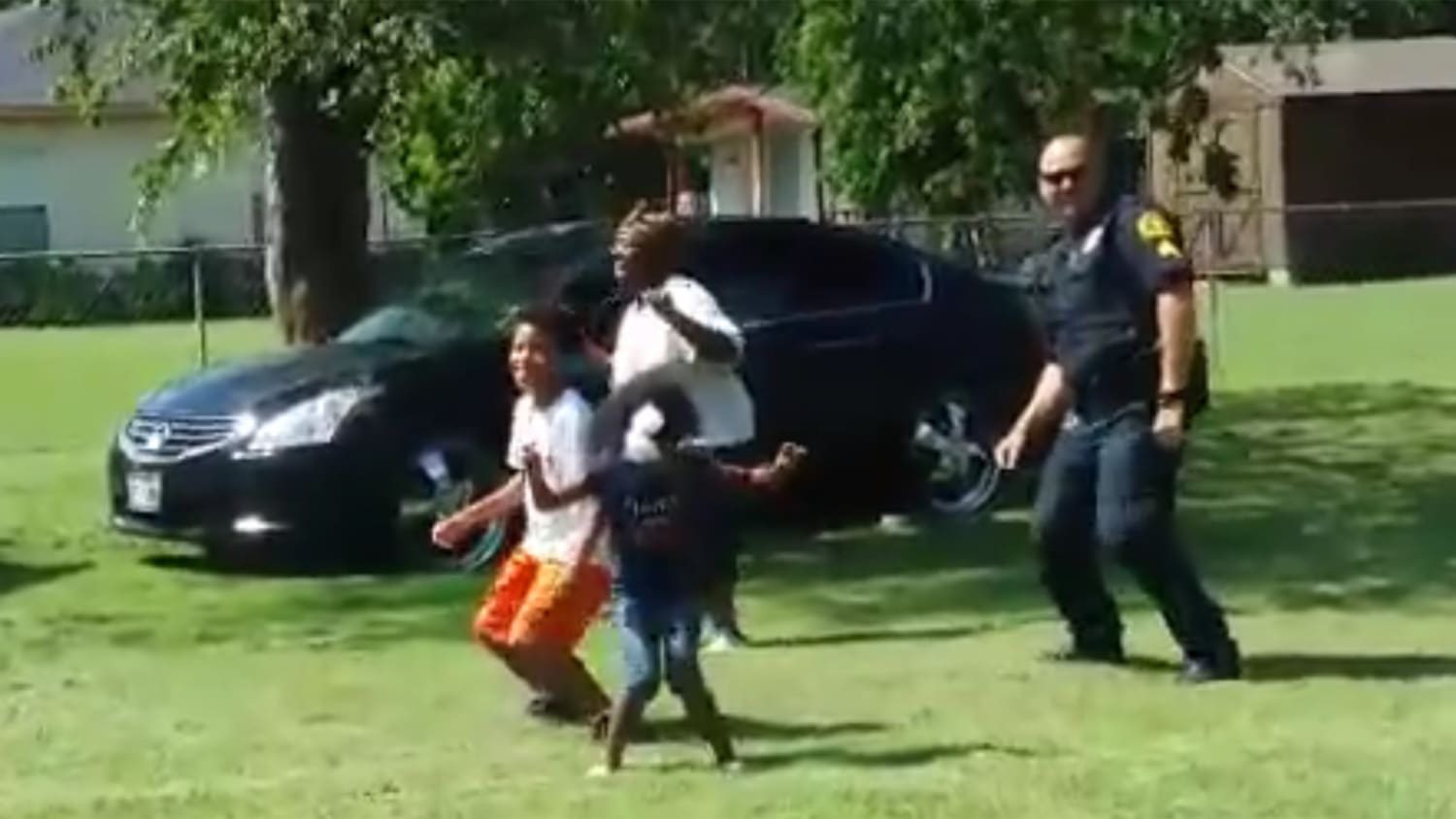 Police officer dances 'Nae Nae' with kids in viral video