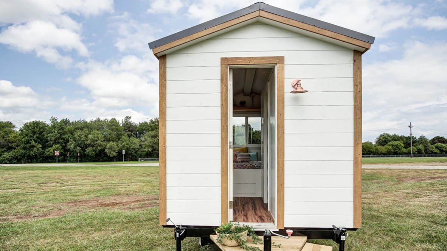 100 Sq Ft Tiny House Cottage Is An Incredible Tiny Home Featuring