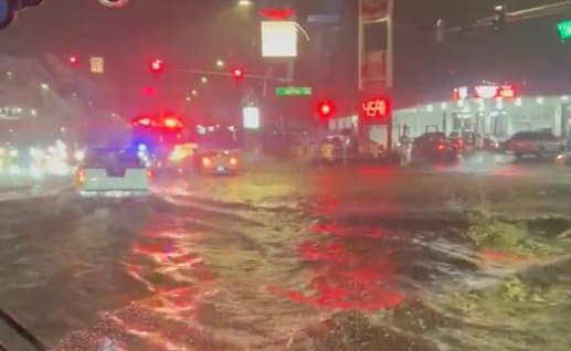 Harrahs Las Vegas Strip Flooding Las Vegas Strip Is Flooded As