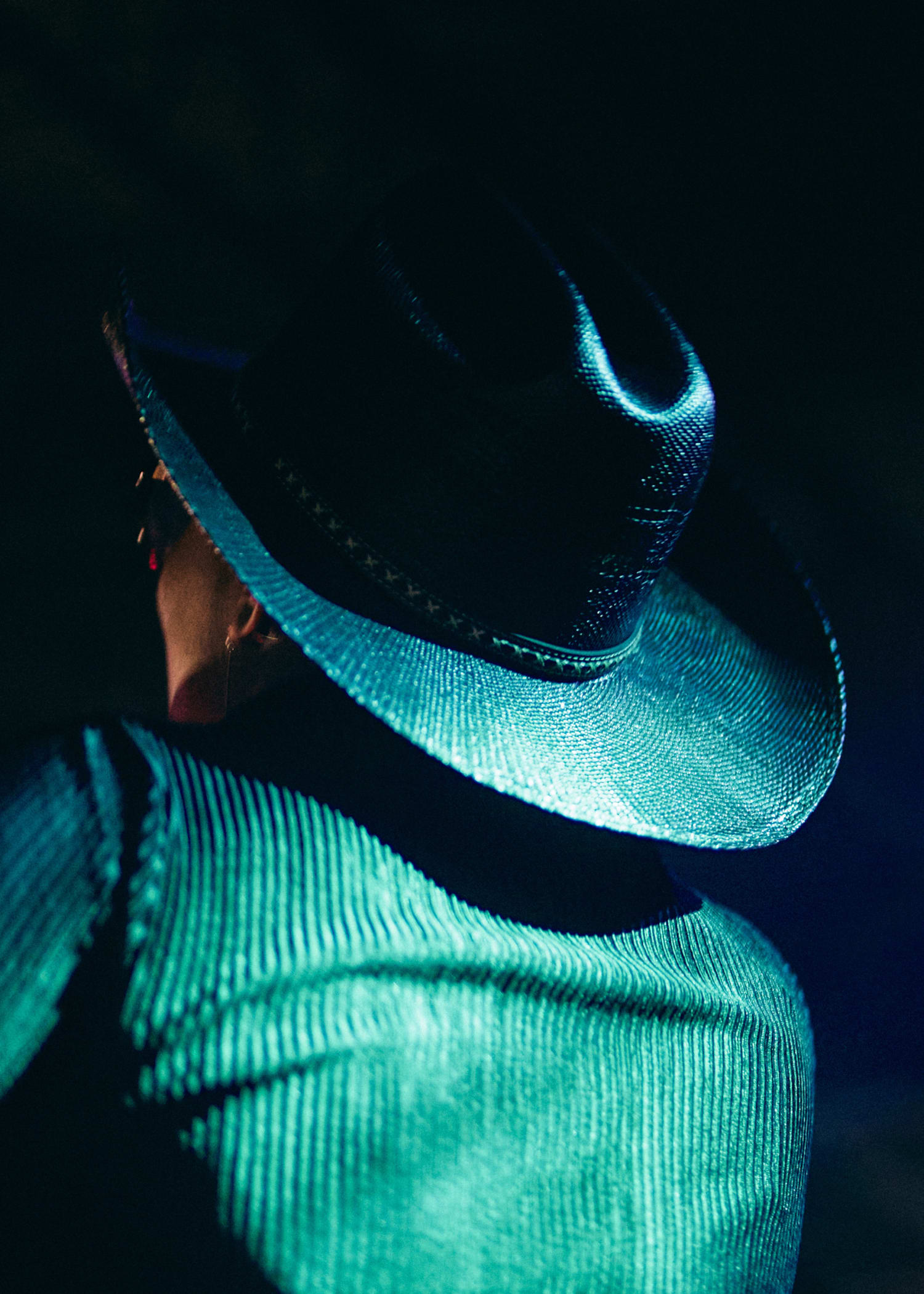 Country garb-clad Beyoncé fans celebrate 'Cowboy Carter' at listening ...