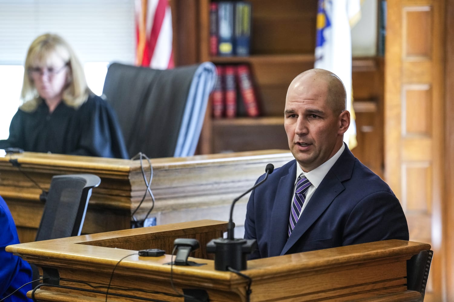 Policía estatal que envió mensajes de texto despectivos sobre Karen ...