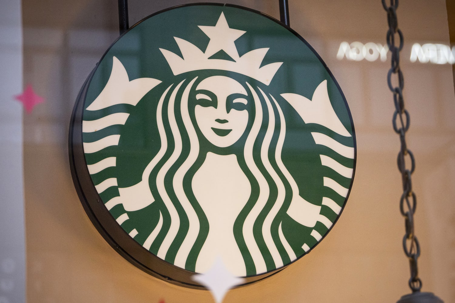 Maker Van Starbucks Logo Starbucks Unveils Brand New Fall Beverage