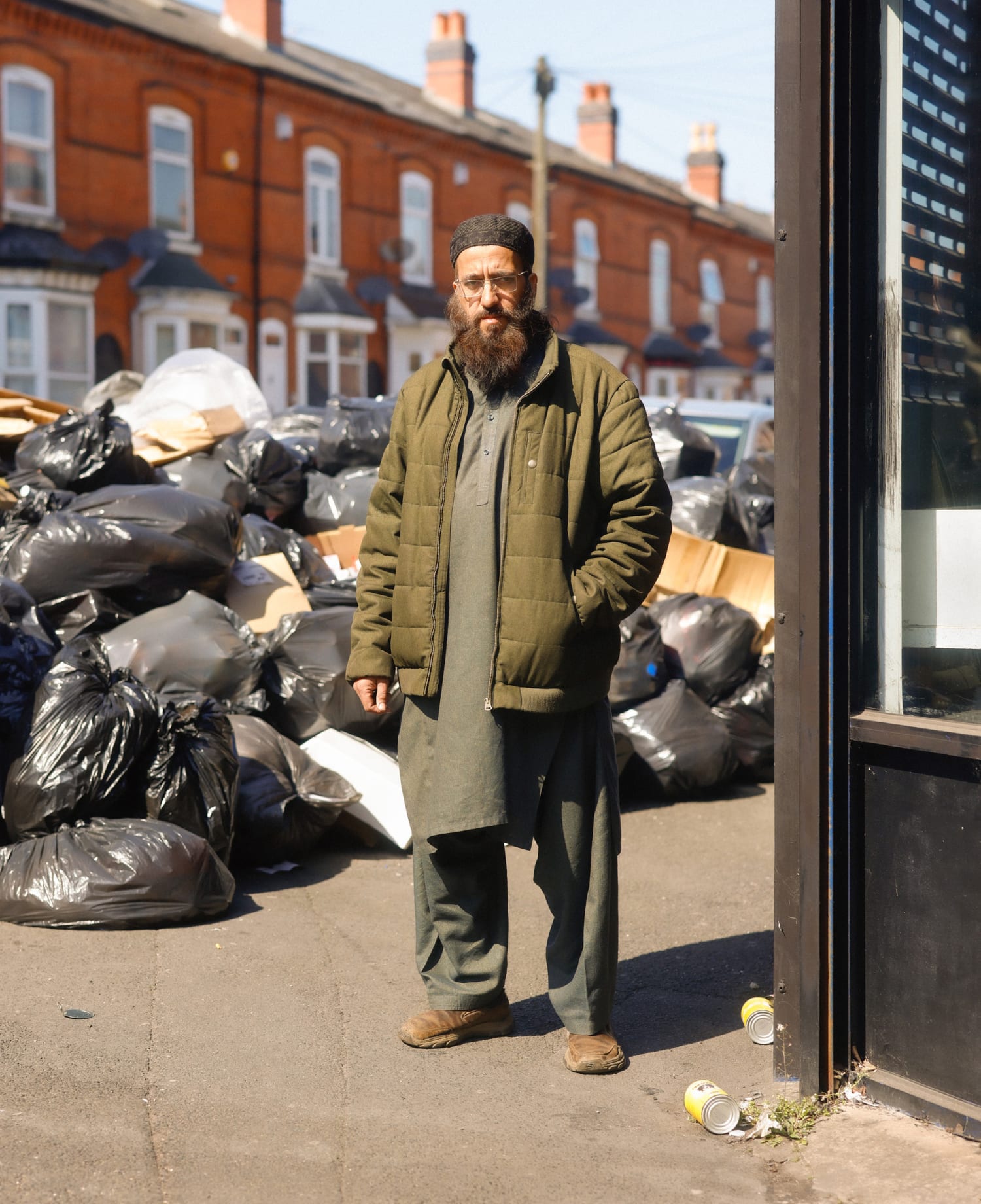 Mountains of trash and 'cat-size' rats as garbage workers strike in U.K ...