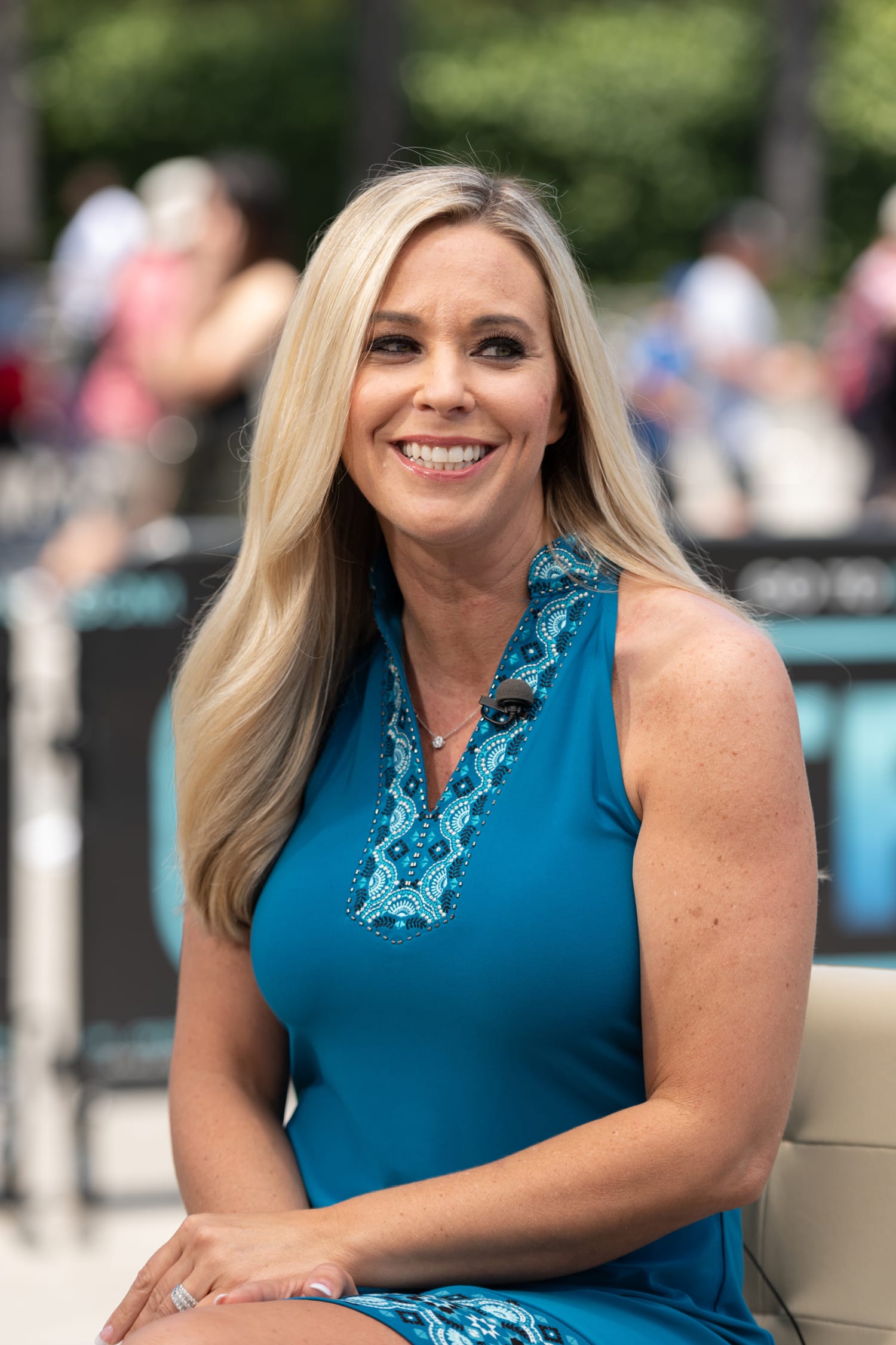 Kate Gosselin Damhsa Leis Na Réaltaí Gosselin Daughters Come Out As