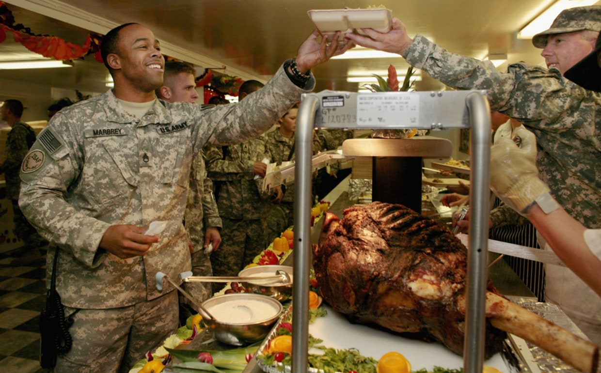 Soldiers Eating Thanksgiving