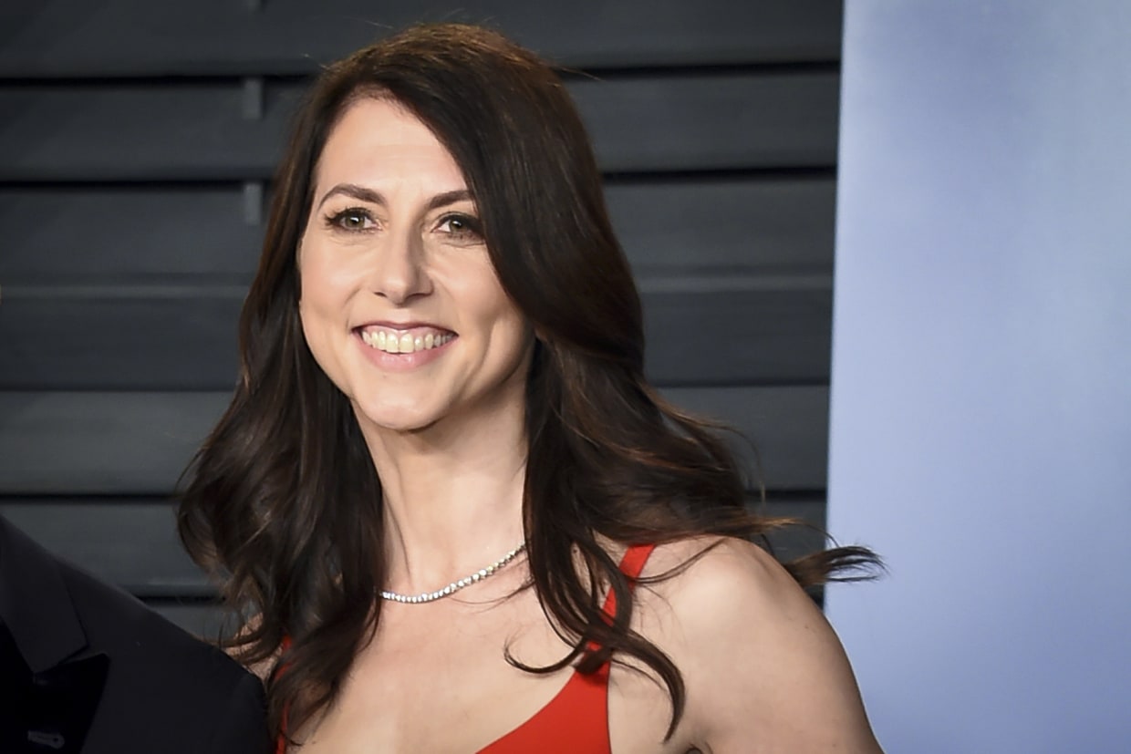 Jeff Bezos and Fiancé Lauren Sánchez Have Sent Out Wedding Invitations ...