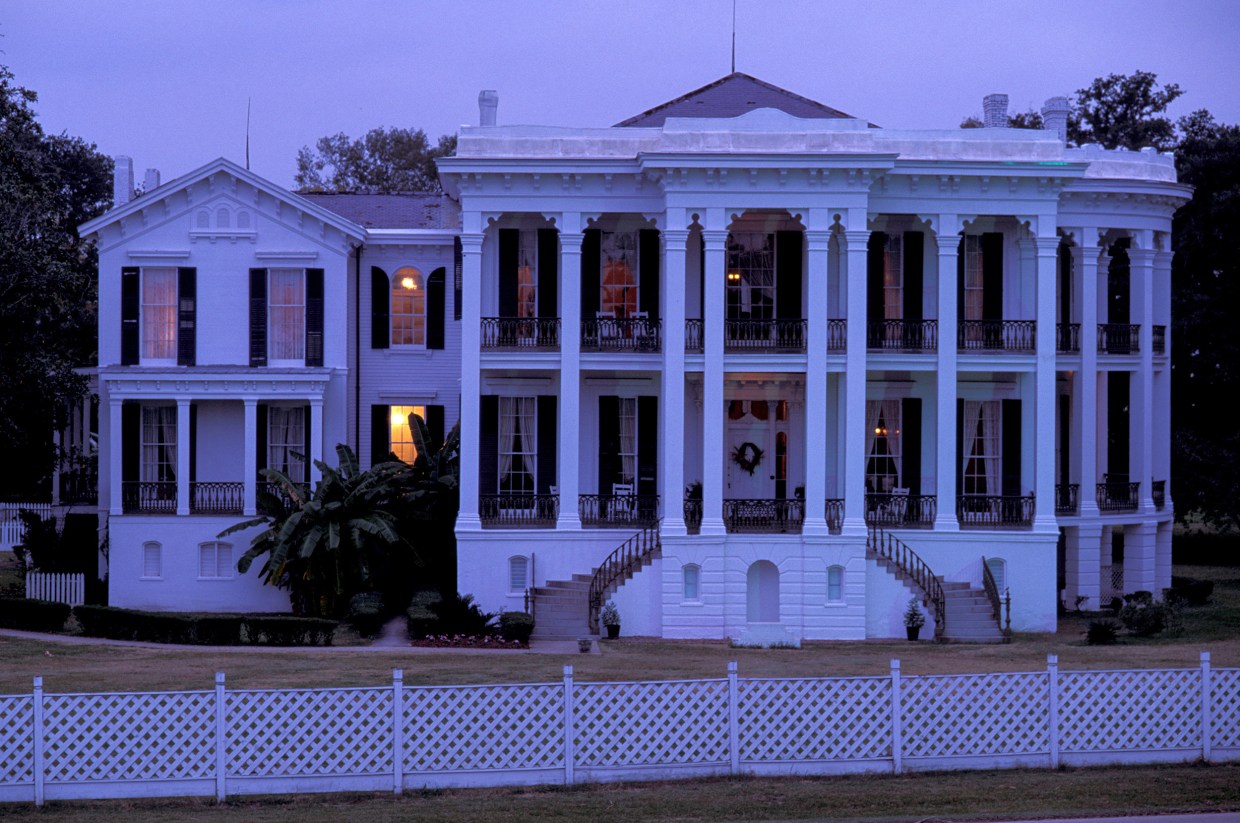 Plantation Homes At Night Step Inside The Breathtaking Abandoned Oak
