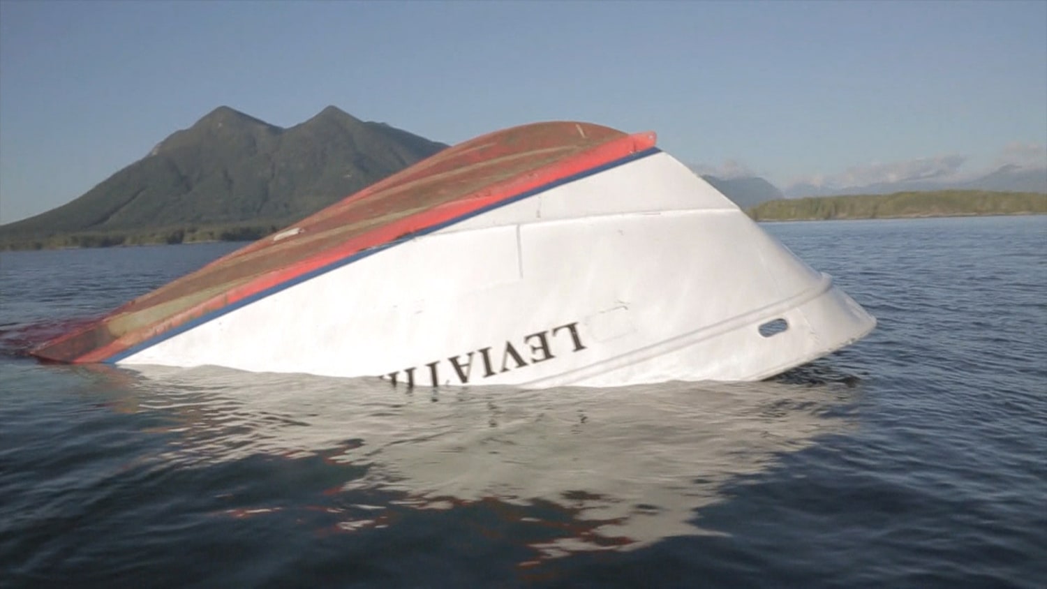 wave capsizes boat