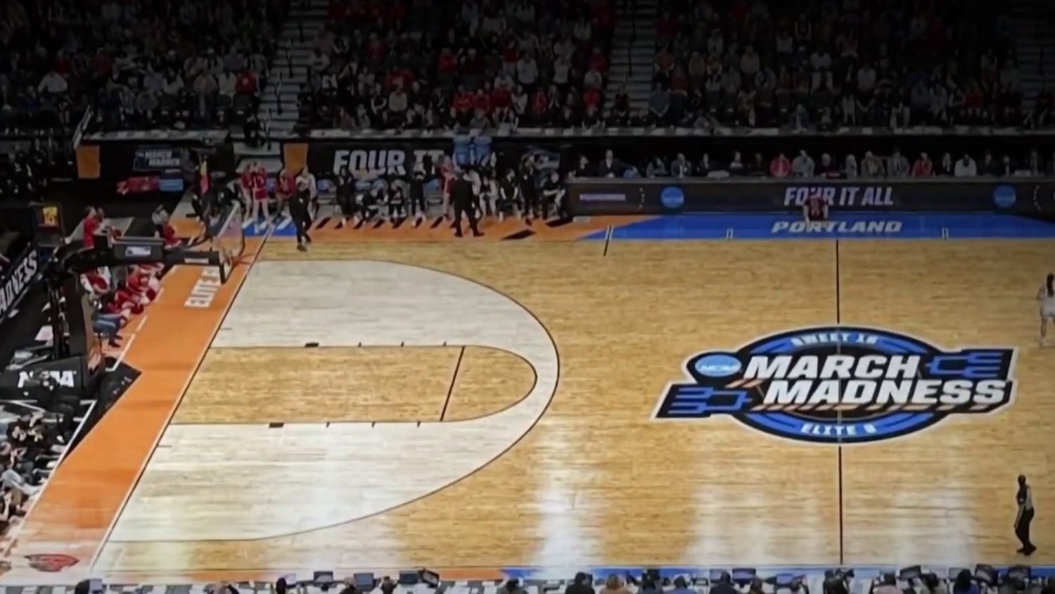 3 point line incorrectly drawn before Elite Eight women s games