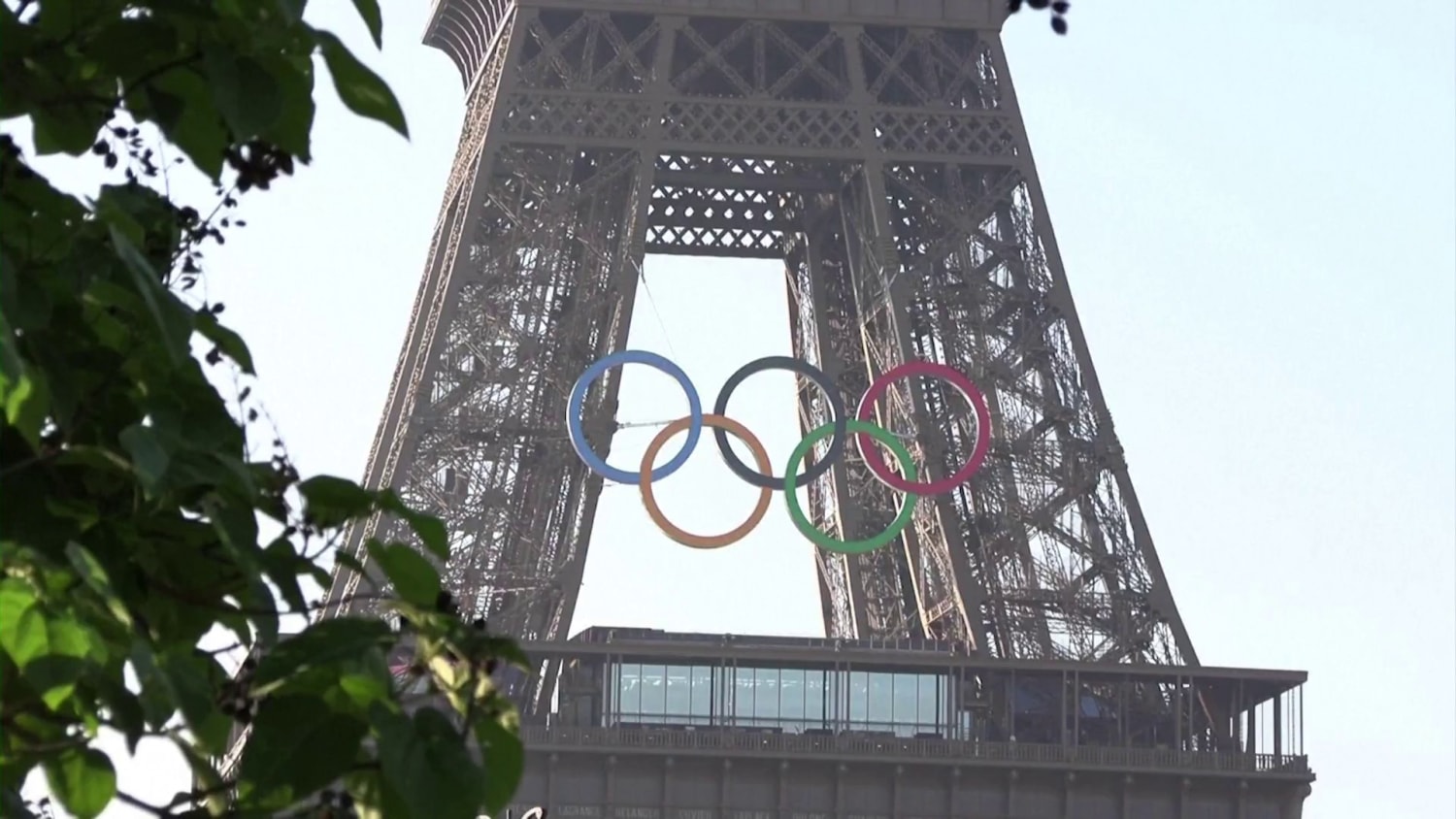 olympic rings eiffel tower