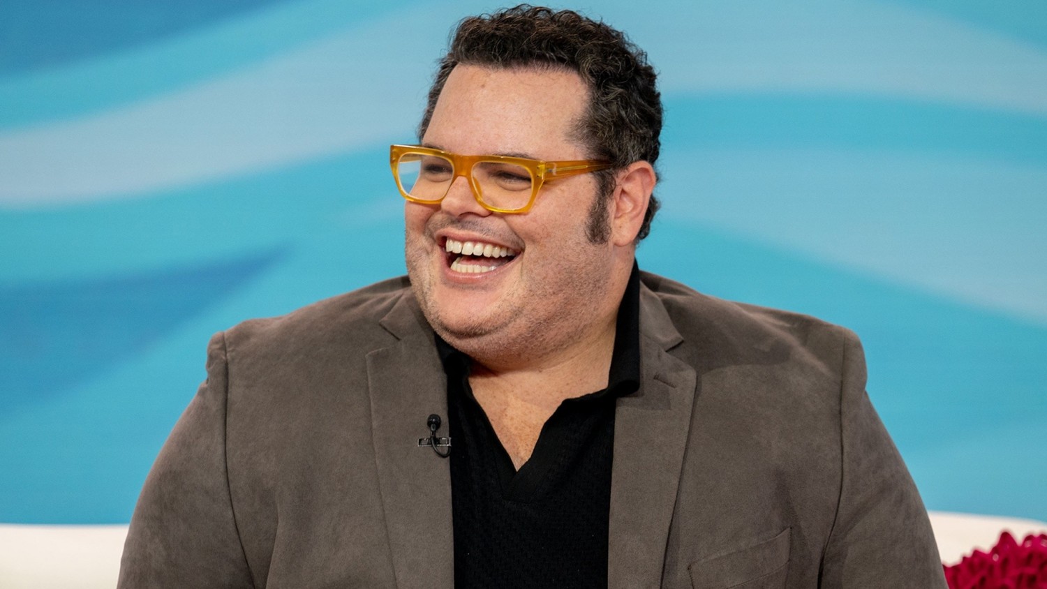 Josh Gad Olaf Presents