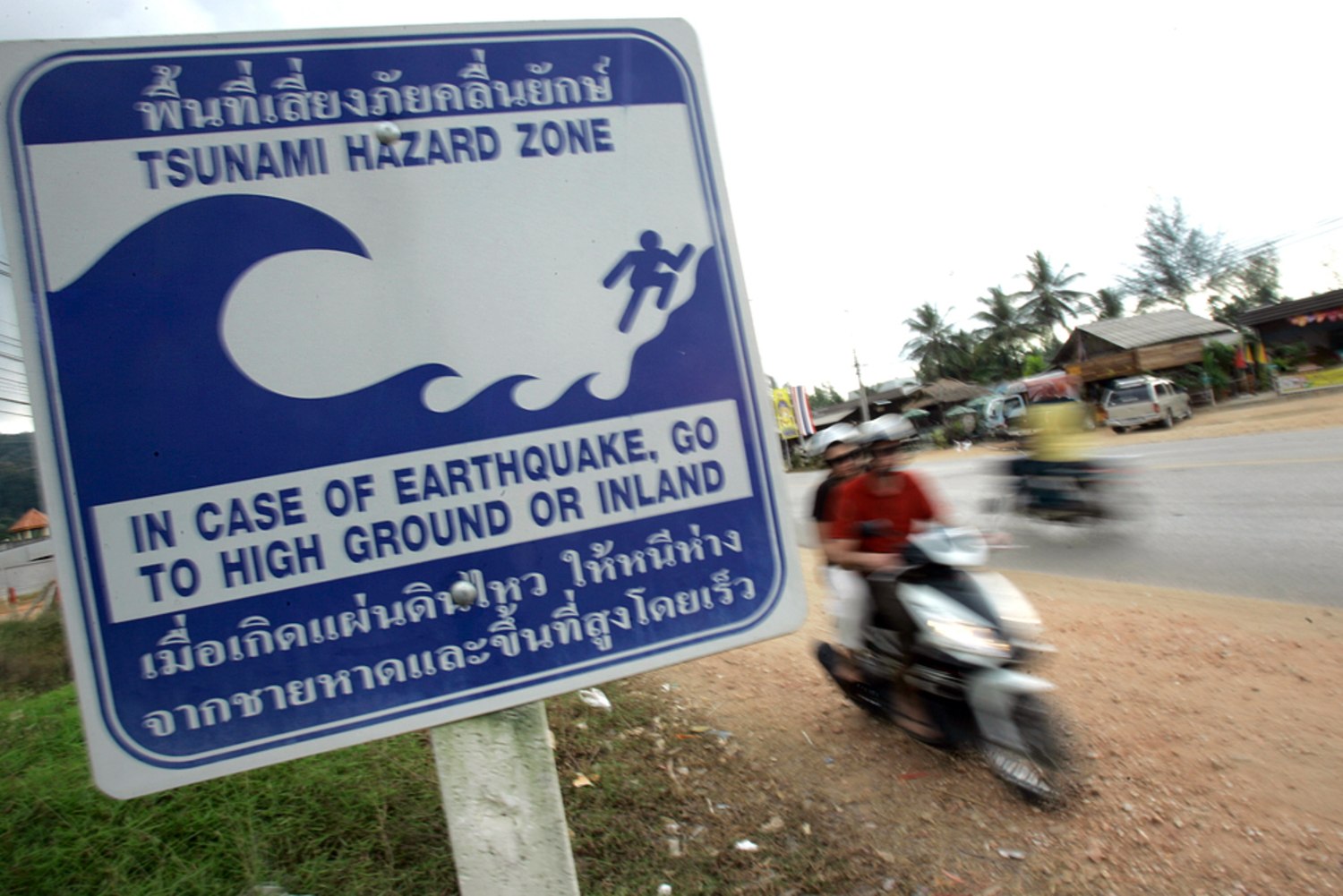 tsunami warning signs