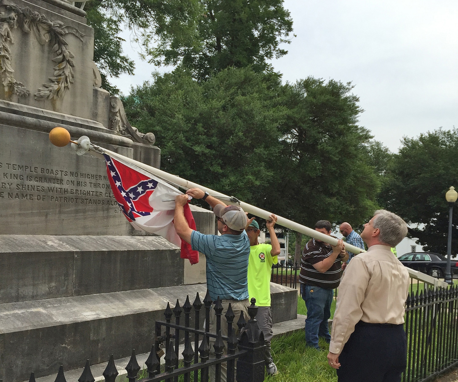 Alabama State Capitol Confederate Flag Alabama One Of Few States To
