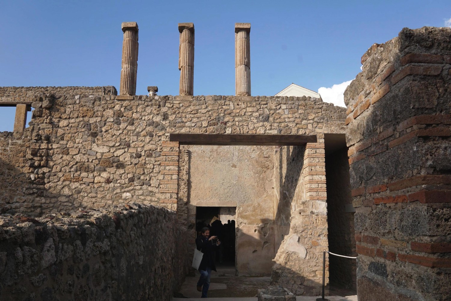 Ancient Roman Houses In Pompeii Three Amazing Roman Villas Reopened In