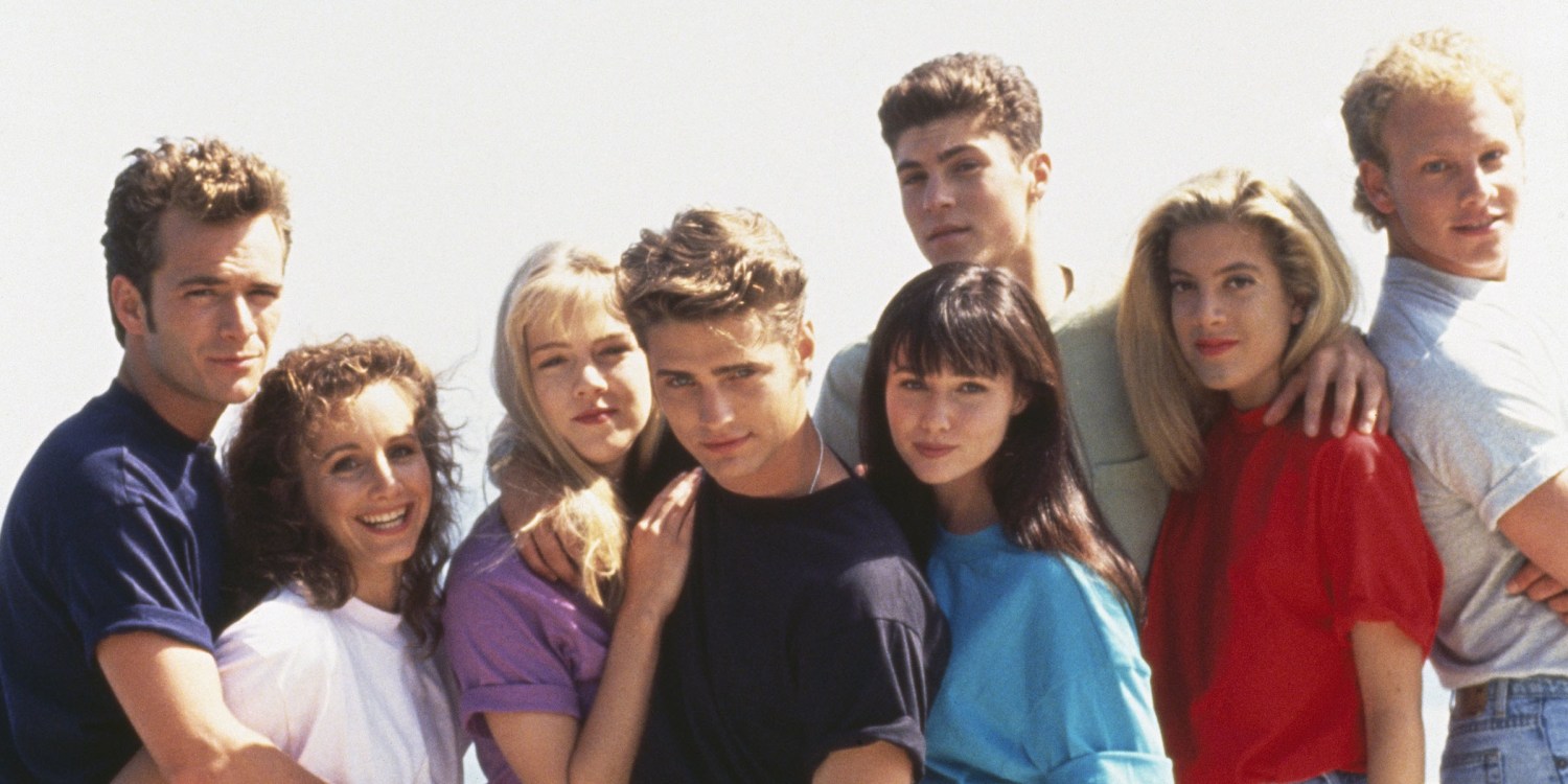 Tori Spelling Jennie Garth More Are Starring In The 90210 Revival ...