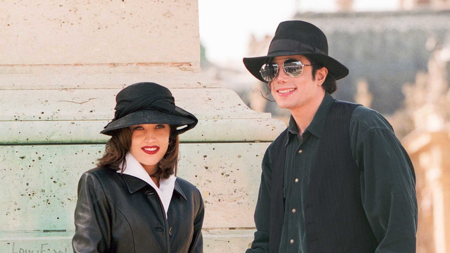 Lisa Marie Presley Y Su Esposo Los Servicios Sociales Se Llevan A Las
