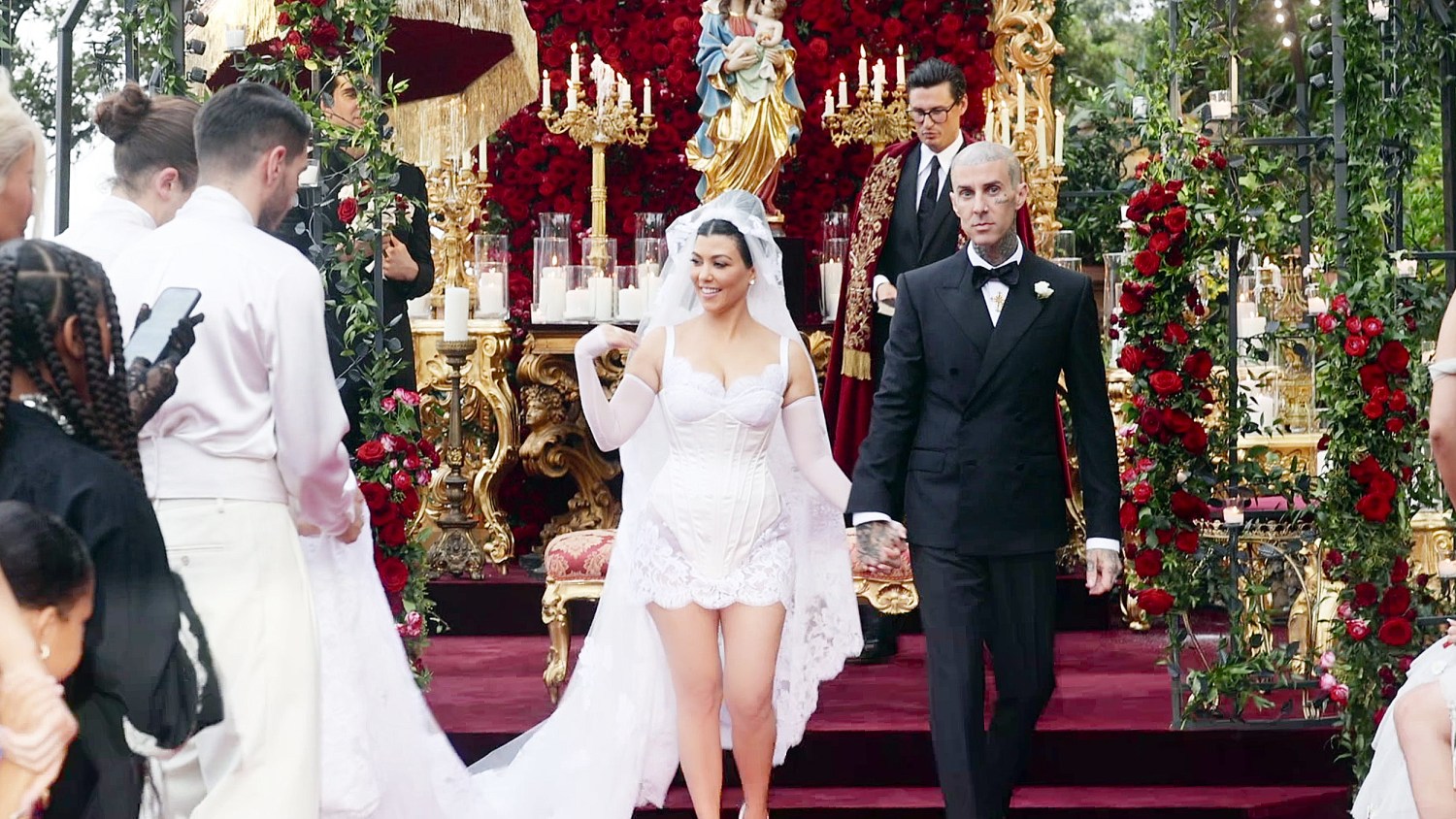 Kim kardashian wedding walking down the aisle | Honestweddingadvice.com