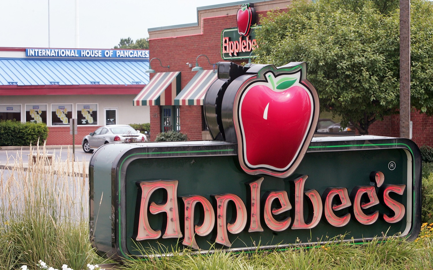 What time applebee's close store