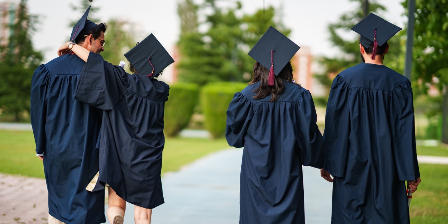 how to draw a girl graduating