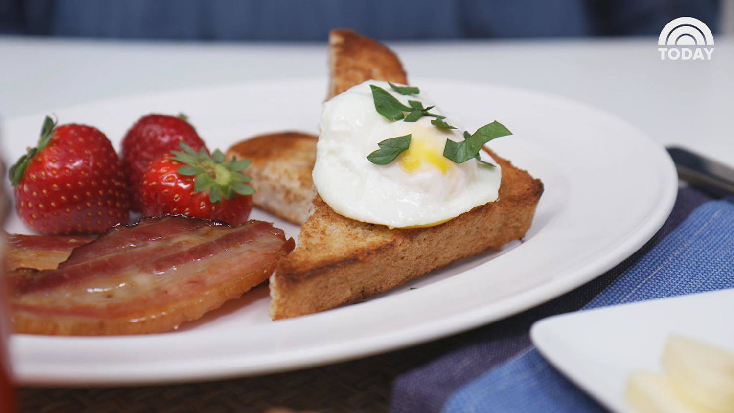 how to cook poached eggs in a mug