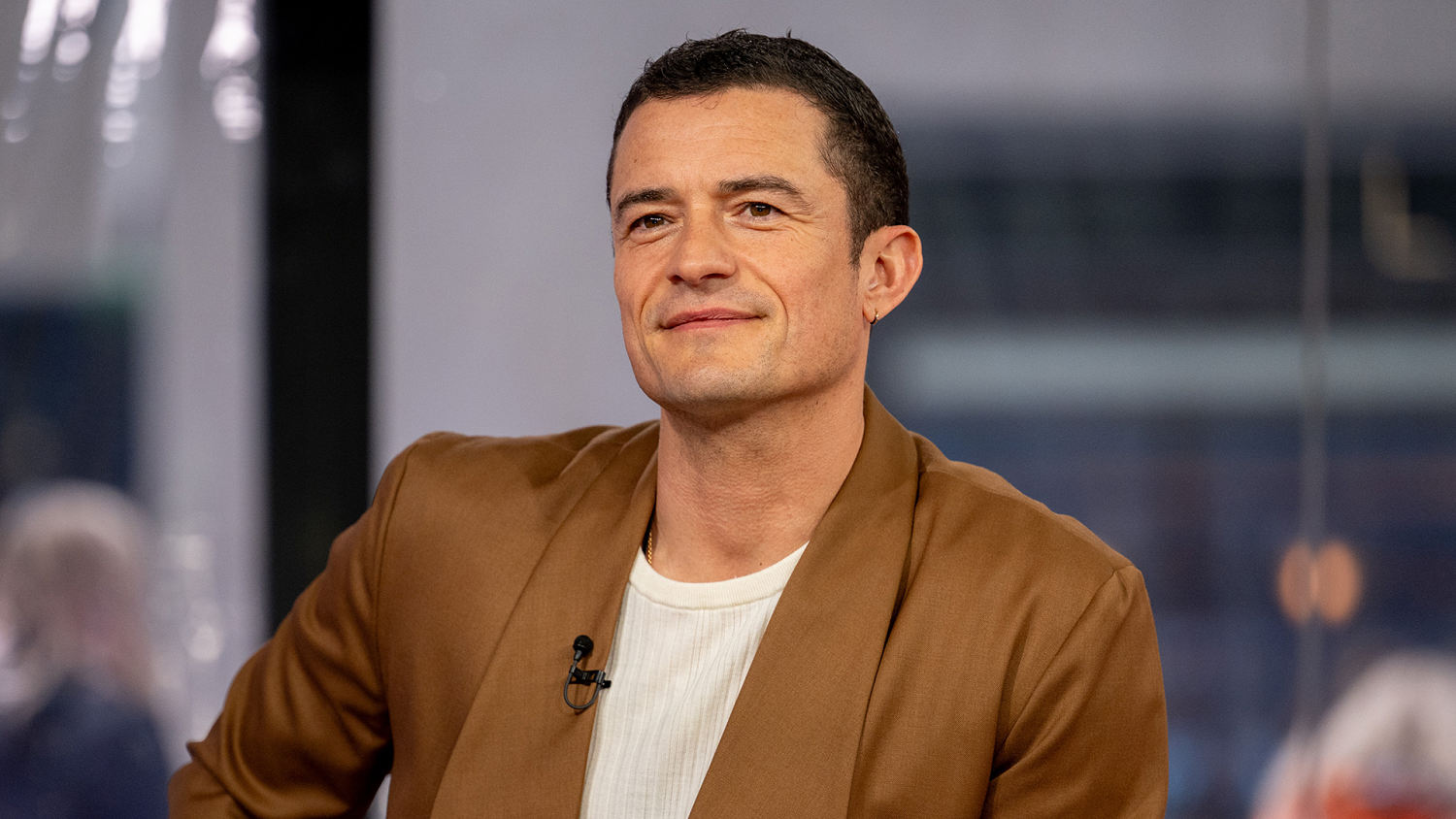 Orlando Bloom Tapet Orlando Bloom Is Bloodied And Bruised As He Films