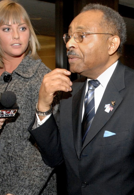 Burris: I tried to raise money for Blagojevich