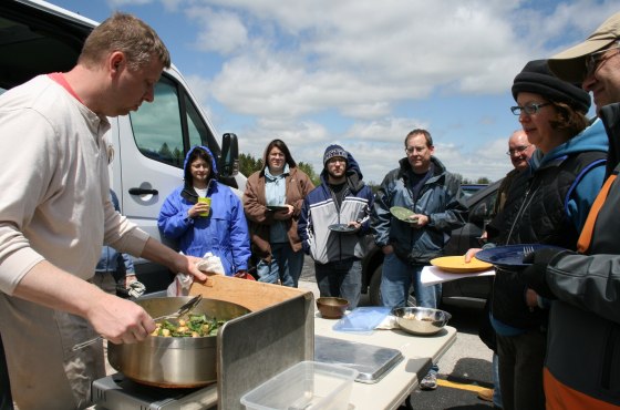 Chef teaches cooking in forests, fields